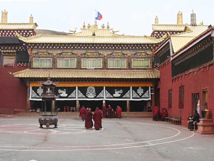 Ragya Monastery, also known as "Yulong Ragya Monastery,"