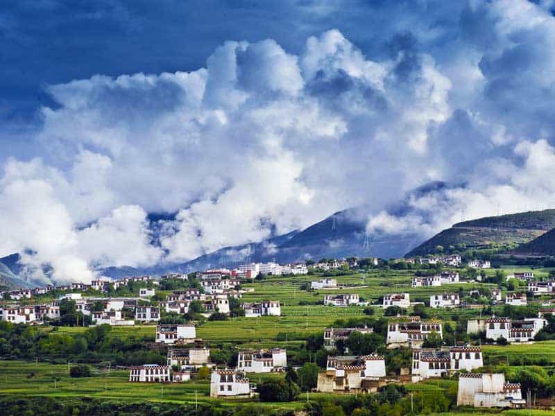 Xiangcheng County, Accommodation, Location, Travel Information