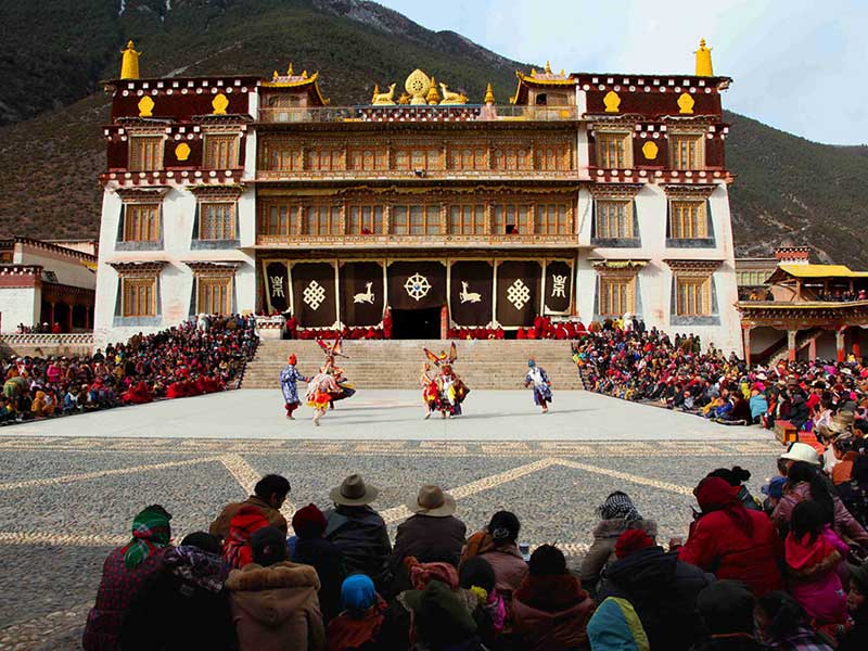 Xiangcheng County, Accommodation, Location, Travel Information