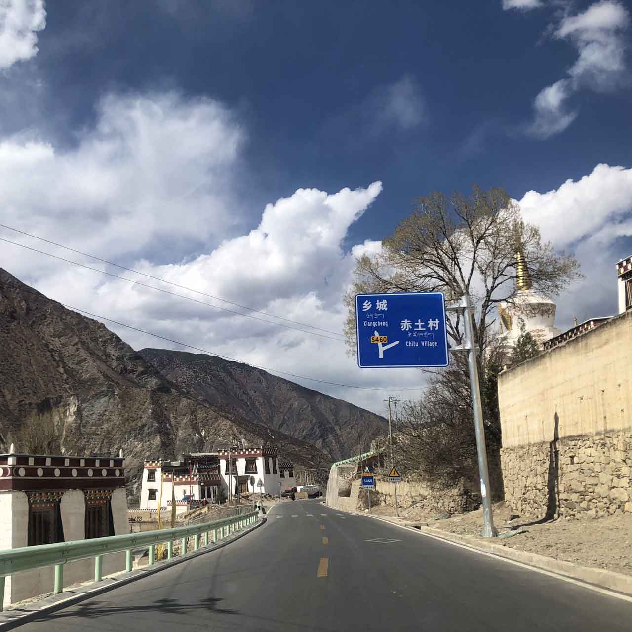 Xiangcheng County, Accommodation, Location, Travel Information